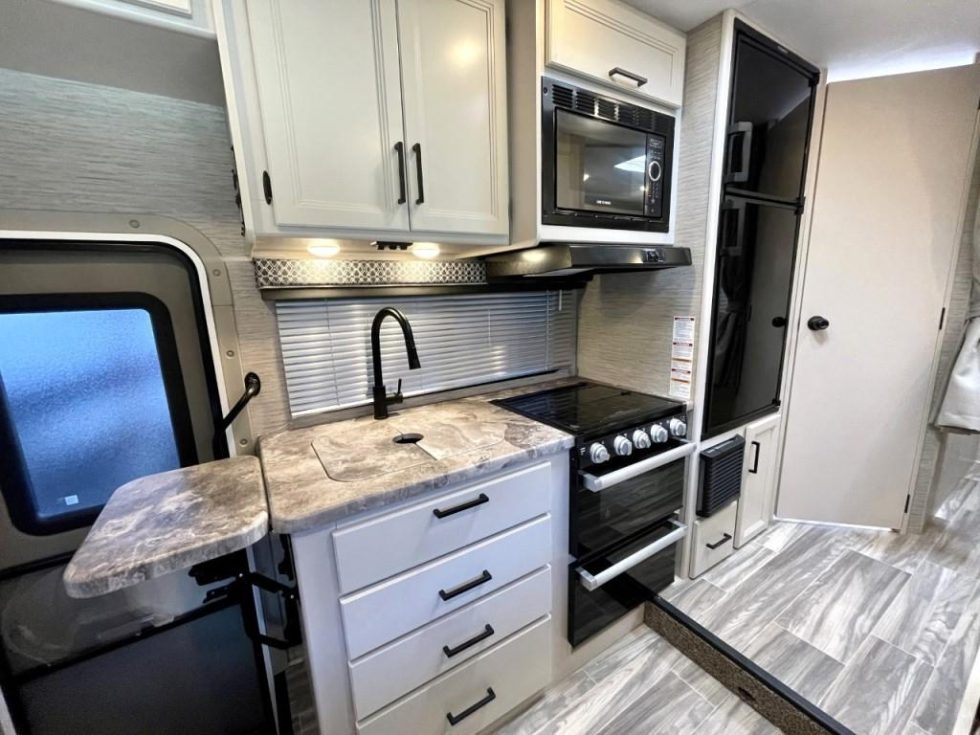 2023 Four Winds 24ft w/Slide | rv rentals near me | 972-221-2023